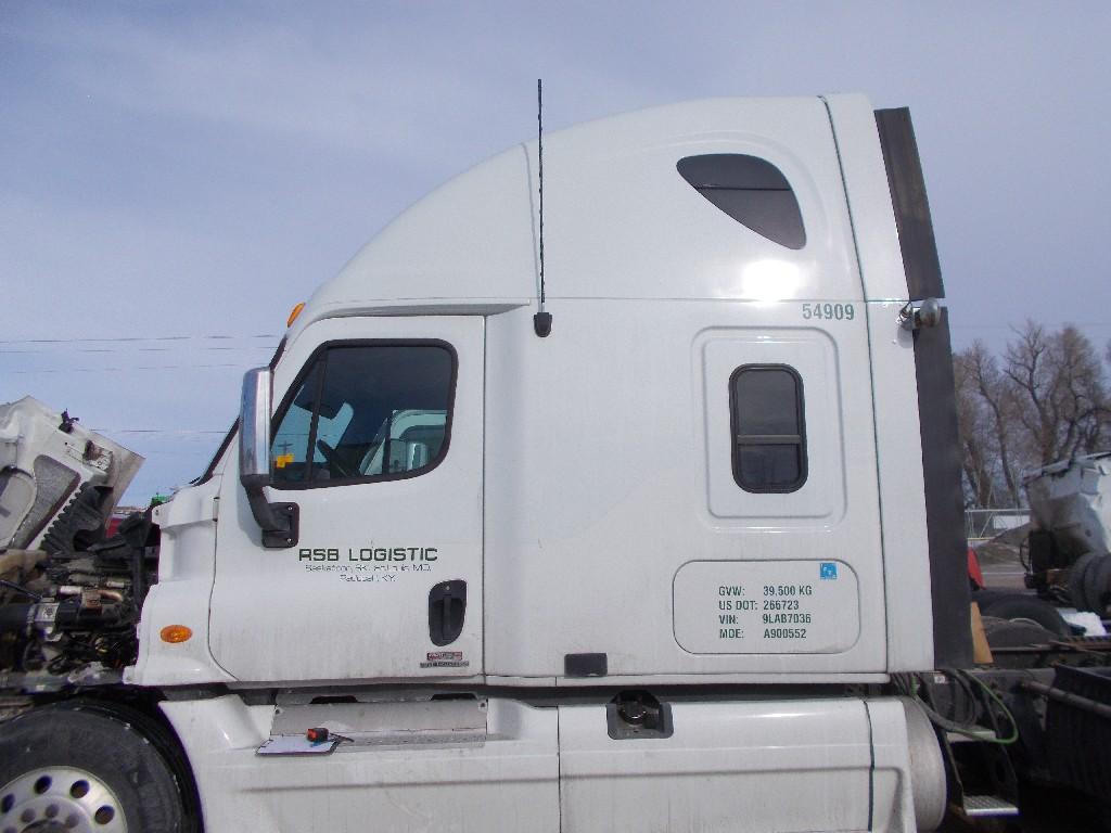 2009 FREIGHTLINER CASCADIA CAB | Shop Parts | LKQ Heavy Truck