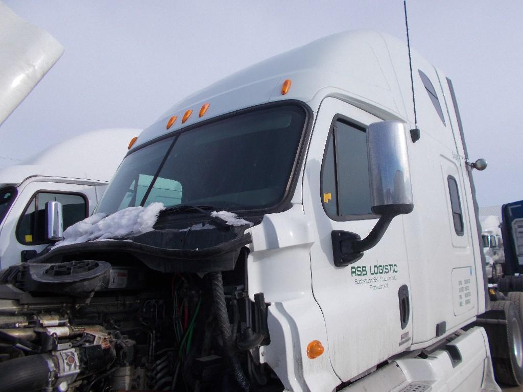 2009 FREIGHTLINER CASCADIA CAB | Shop Parts | LKQ Heavy Truck