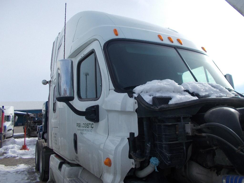 2009 FREIGHTLINER CASCADIA CAB | Shop Parts | LKQ Heavy Truck