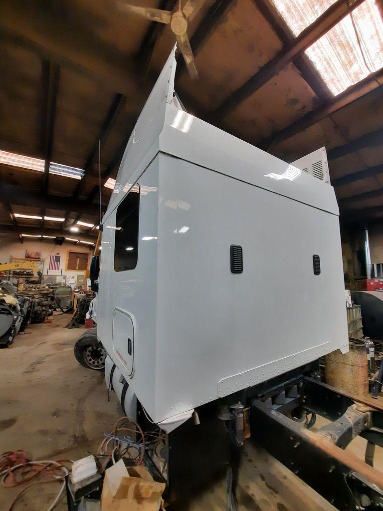 2014 FREIGHTLINER CASCADIA CAB | Shop Parts | LKQ Heavy Truck