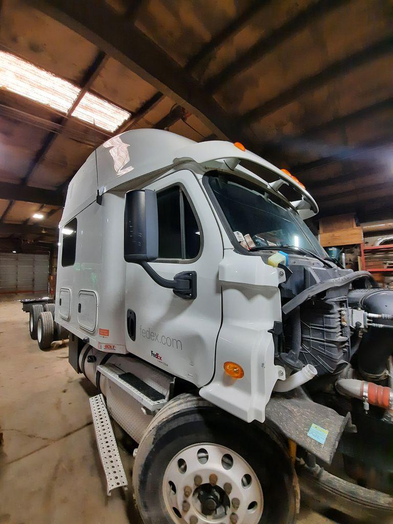 2014 FREIGHTLINER CASCADIA CAB | Shop Parts | LKQ Heavy Truck