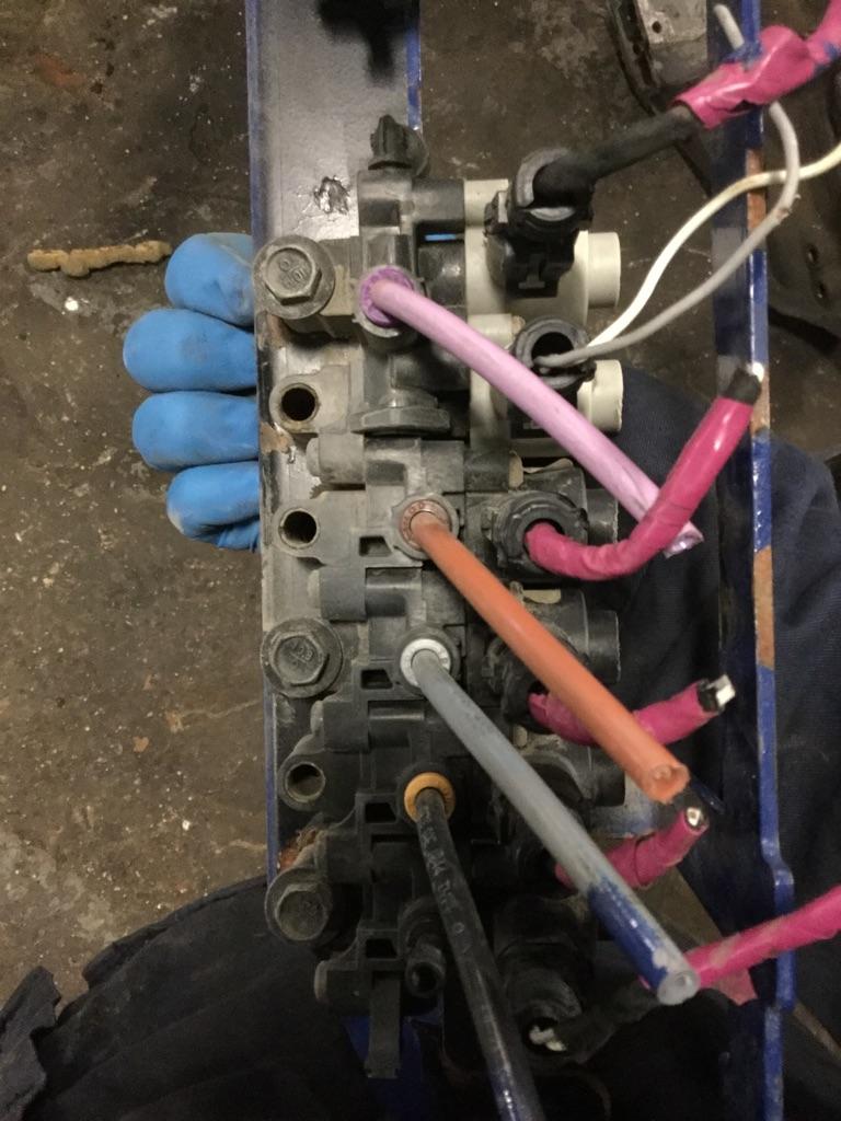 K065221,K065229 SOLENOIDS ALL VALVE AIR | Shop Parts | LKQ Heavy Truck