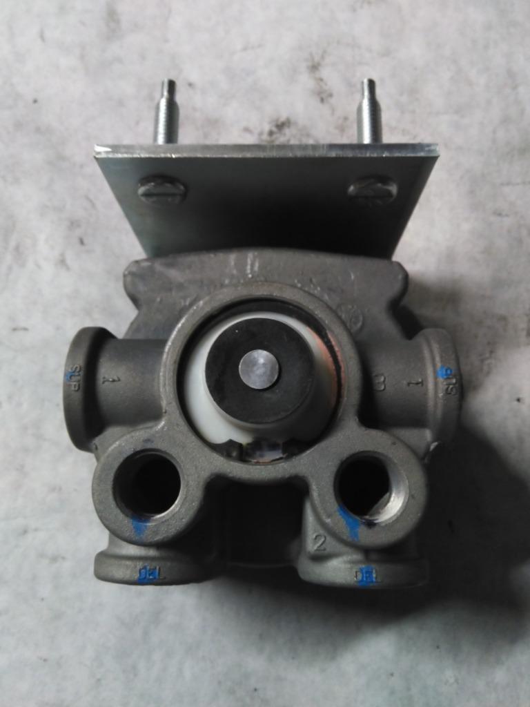 1685644C91 BRAKE RELAY VALVE AIR | Shop Parts | LKQ Heavy Truck