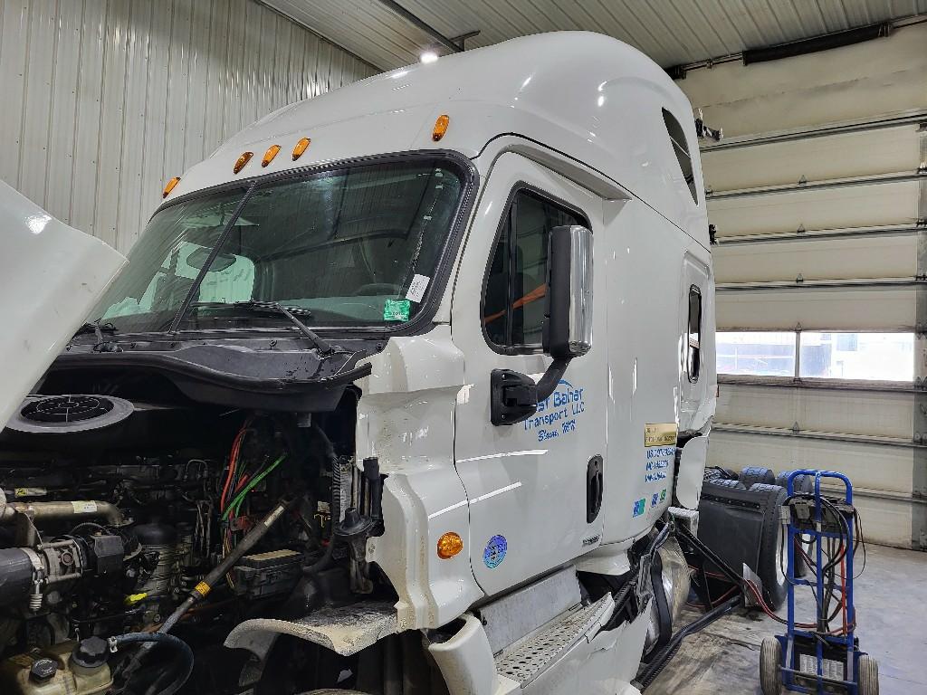 2015 FREIGHTLINER CASCADIA CAB | Shop Parts | LKQ Heavy Truck