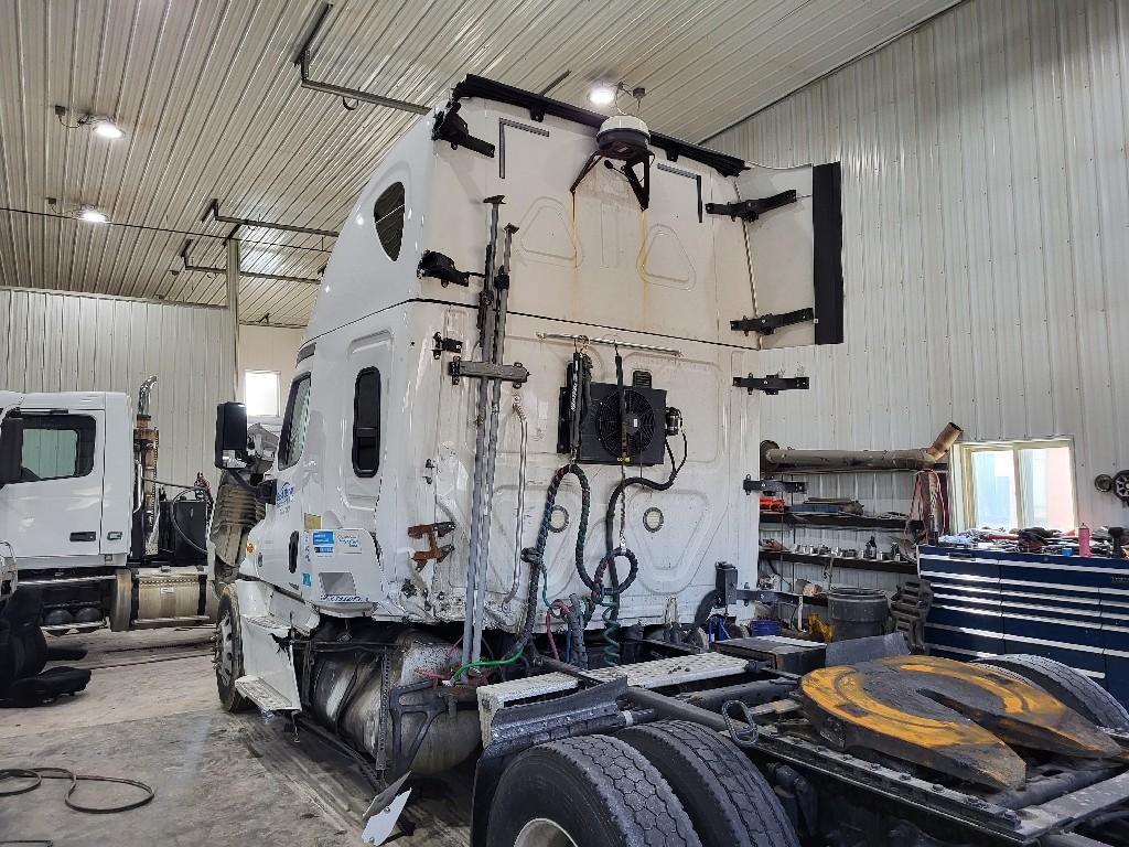 2015 FREIGHTLINER CASCADIA CAB | Shop Parts | LKQ Heavy Truck