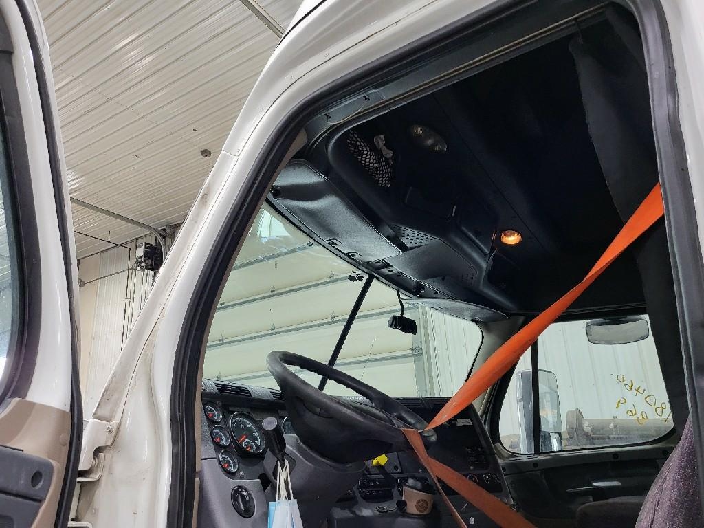 2015 FREIGHTLINER CASCADIA CAB | Shop Parts | LKQ Heavy Truck