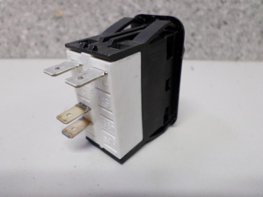 KENWORTH T680 SWITCH, SLEEPER BUNK | Shop Parts | LKQ Heavy Truck