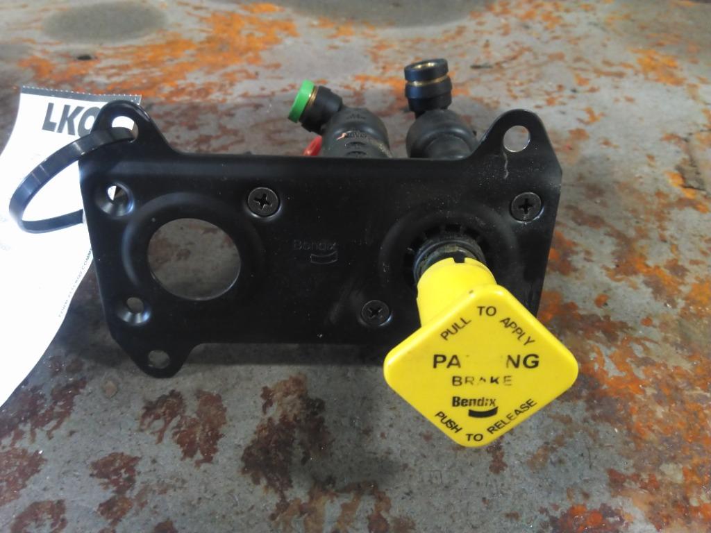 909598 BRAKE DASH CONTROL VALVE AIR | Shop Parts | LKQ Heavy Truck