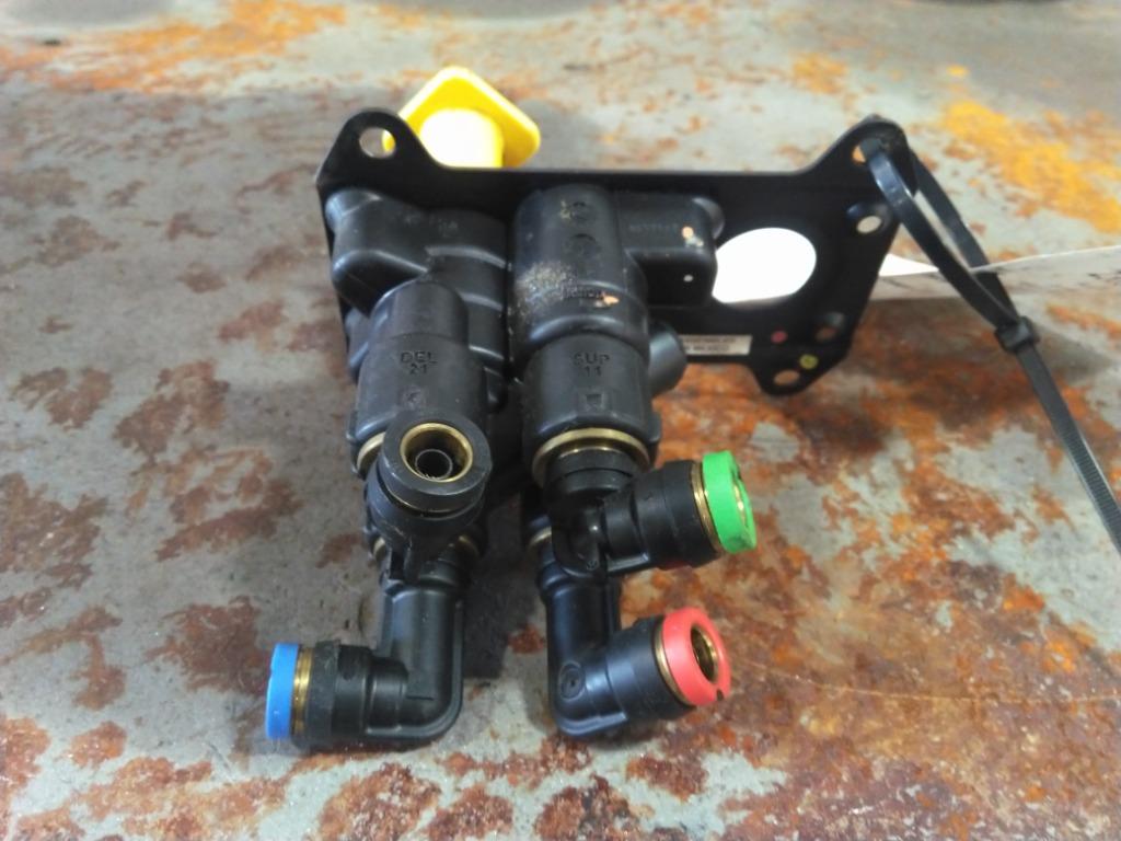 909598 BRAKE DASH CONTROL VALVE AIR | Shop Parts | LKQ Heavy Truck