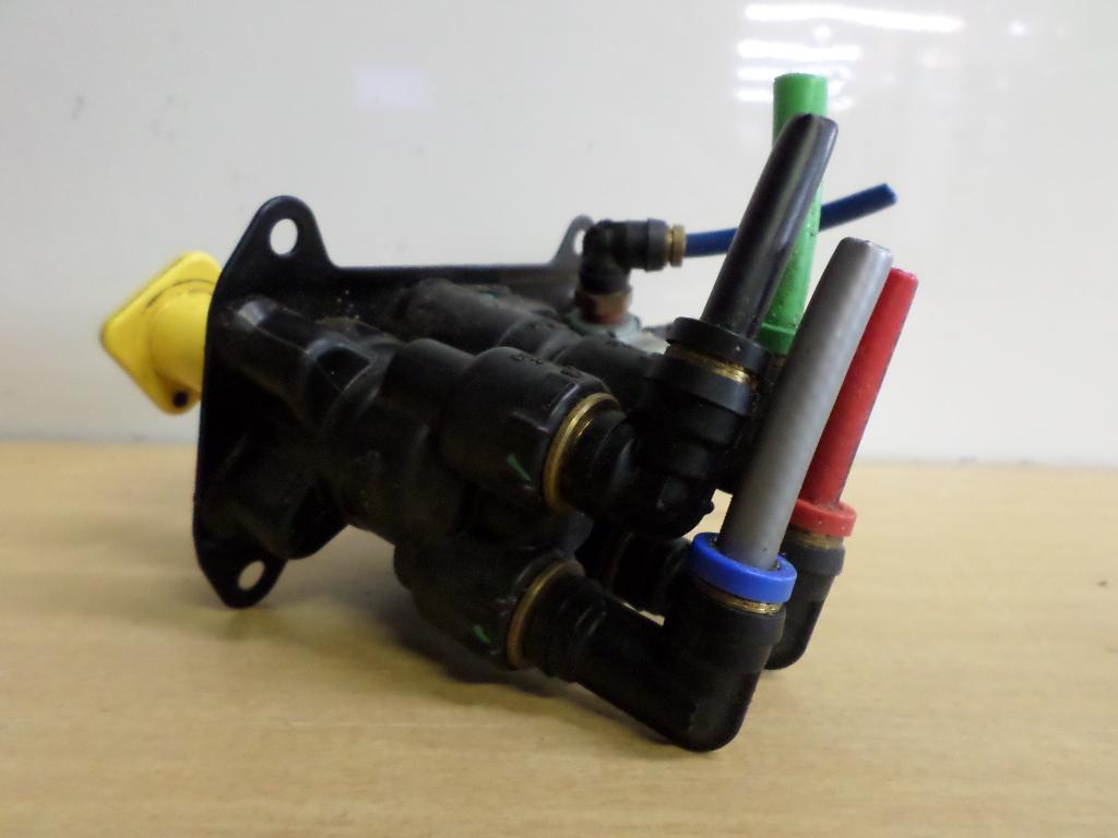 5009249 BRAKE PARK BRAKE VALVE AIR | Shop Parts | LKQ Heavy Truck